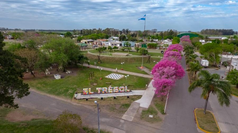 Por qué celebramos hoy el aniversario de El Trébol | FM 90.5 | Radio El ...